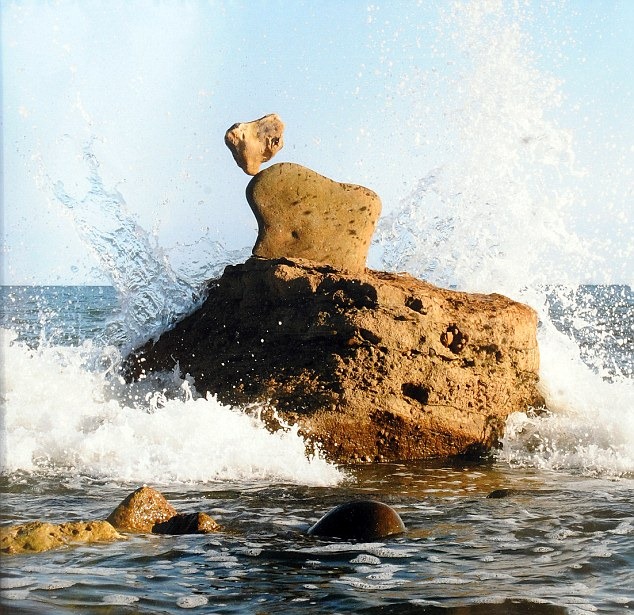 The Impossible Stone Balancing Art of Adrian Gray | Amusing Planet